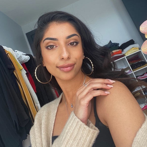 Iman's Closet (@imanmoosa) | Poshmark